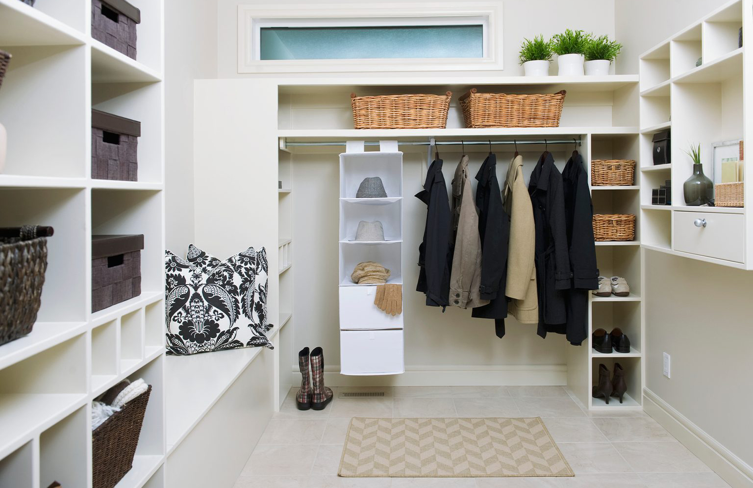 22 best ideas for organising your walk-in wardrobe | Reader's Digest ...