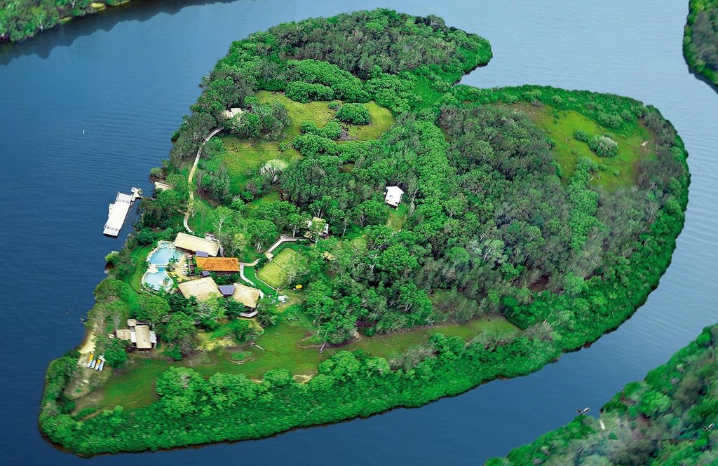 Magical heart-shaped islands and lakes from around the world | Reader's ...